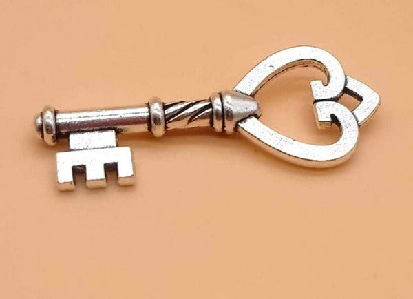 5 Antique Bronze heart Key Charms, Skeleton Key Charm,Silver Wedding K ...